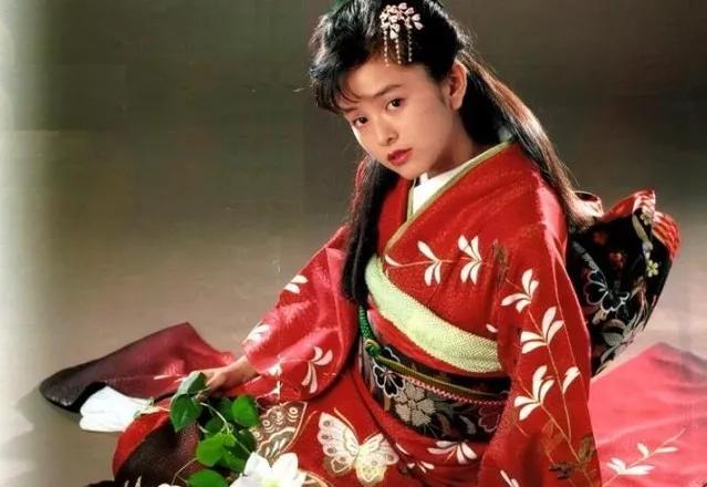 Ye Yunyi married the playboy Chen Bohao at the peak of 22 years old ...