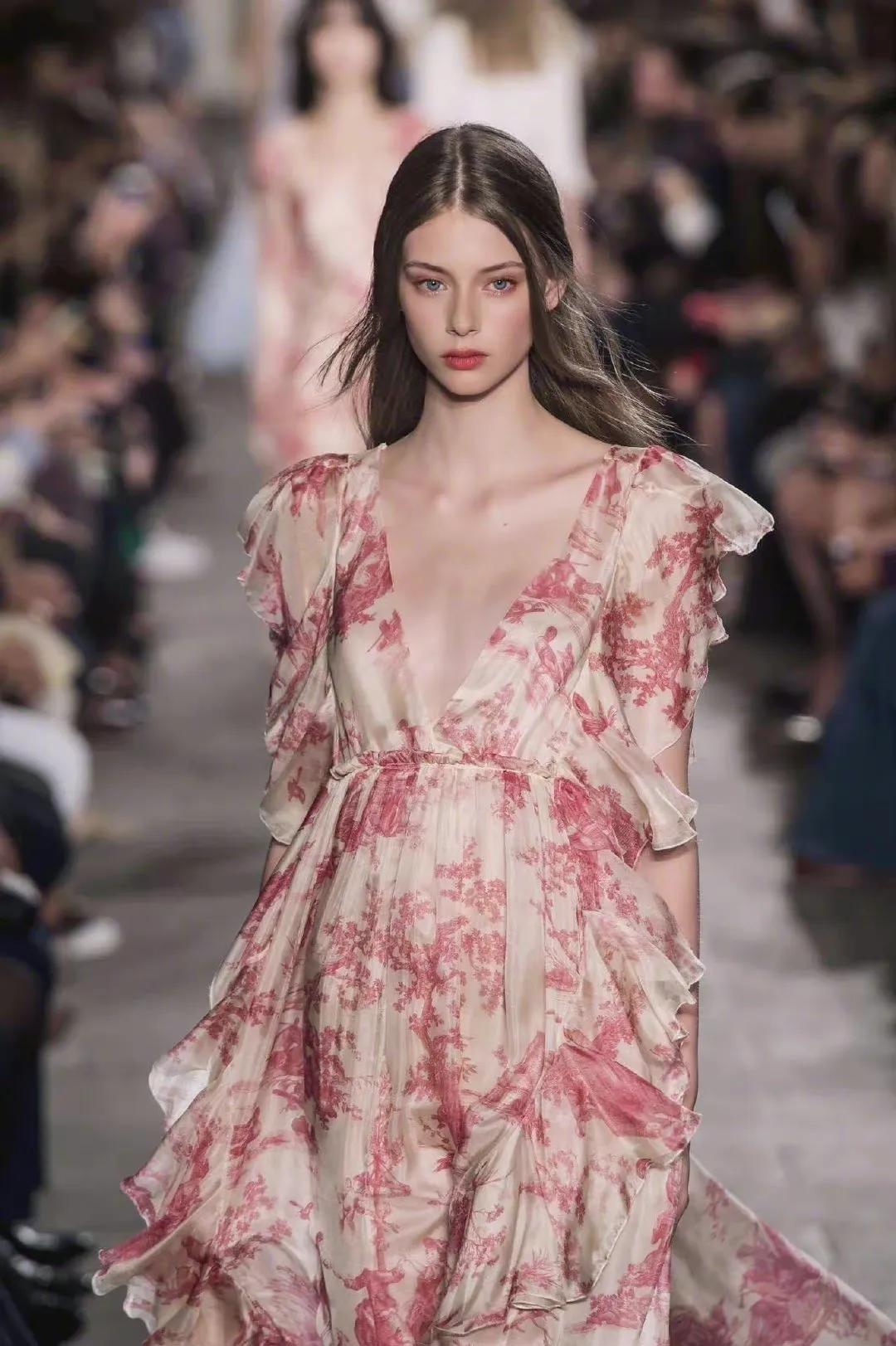 97 Dutch supermodel Lauren de Graaf crying beautifully - iNEWS