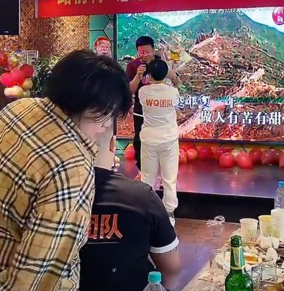 A recent photo of the actor who is long and expensive in rural love ...