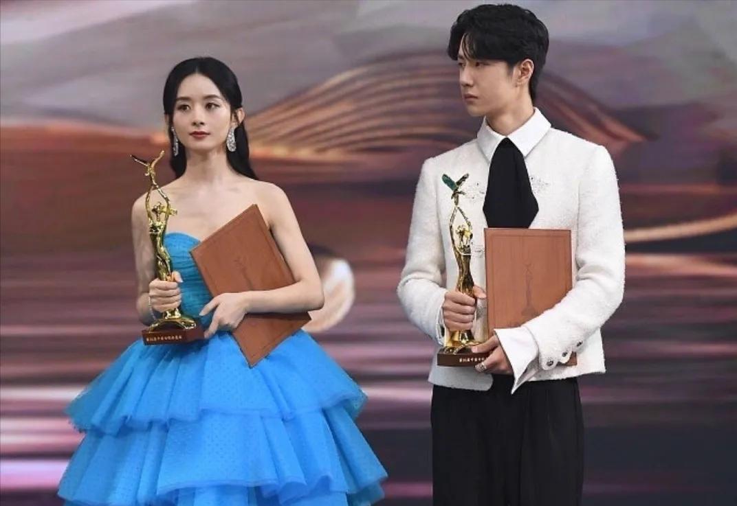 Zhao Liying apologizes for fans to reflect deeply, Wang Yibo avoids ...
