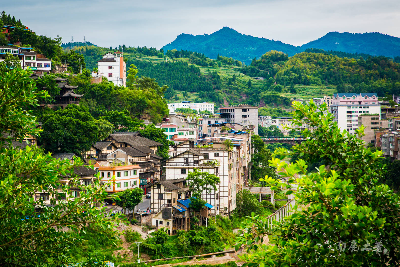 Where are the ferry crossings of Sidu Chishui, and why do you ferry ...