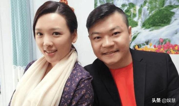 Benshan Media Wang Junping and Cao Xing sang Huangmei Opera, raising a ...