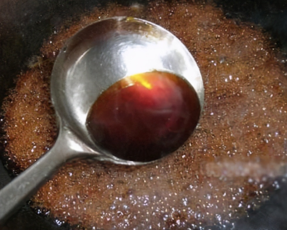 When frying the sugar color, the rock sugar is wrong when it is first ...
