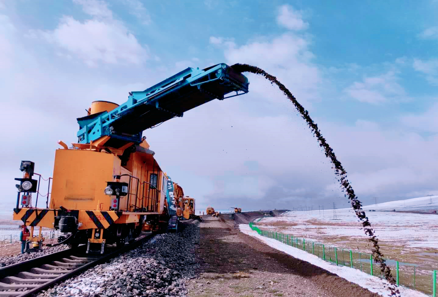 5 meters underground and 2 meters above the ground, 15,000 "iron rods ...