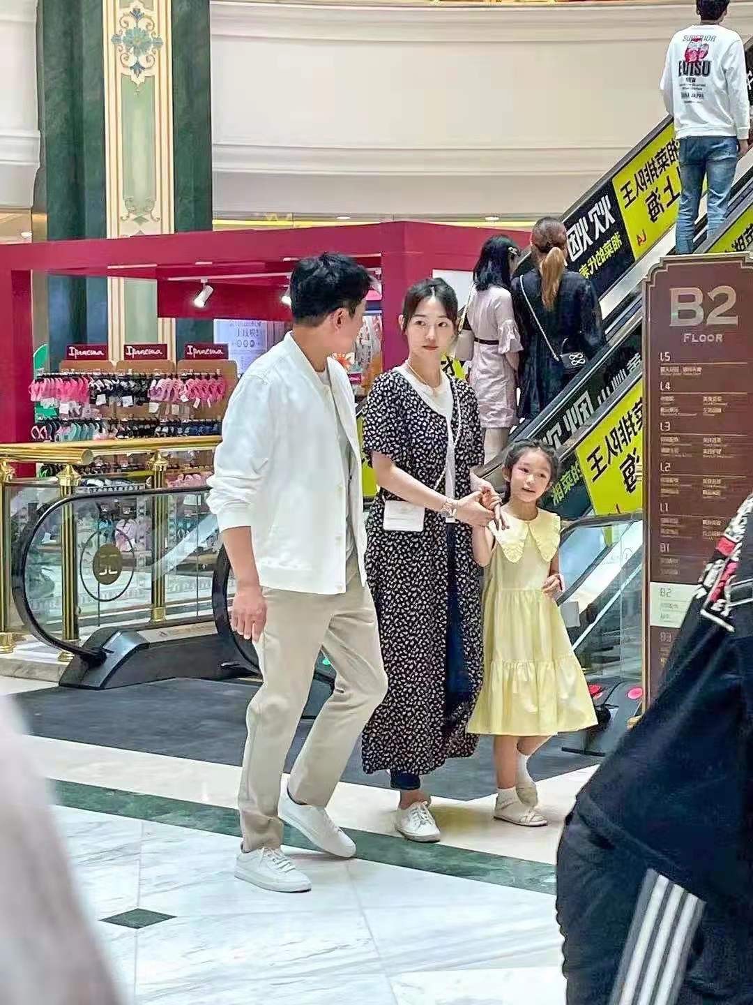 The return of the king of Bai Baihe!New Reuters wears fresh and fresh ...