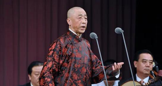 Once the three hammers in the Peking Opera world, Lan Wenyun was a bit ...