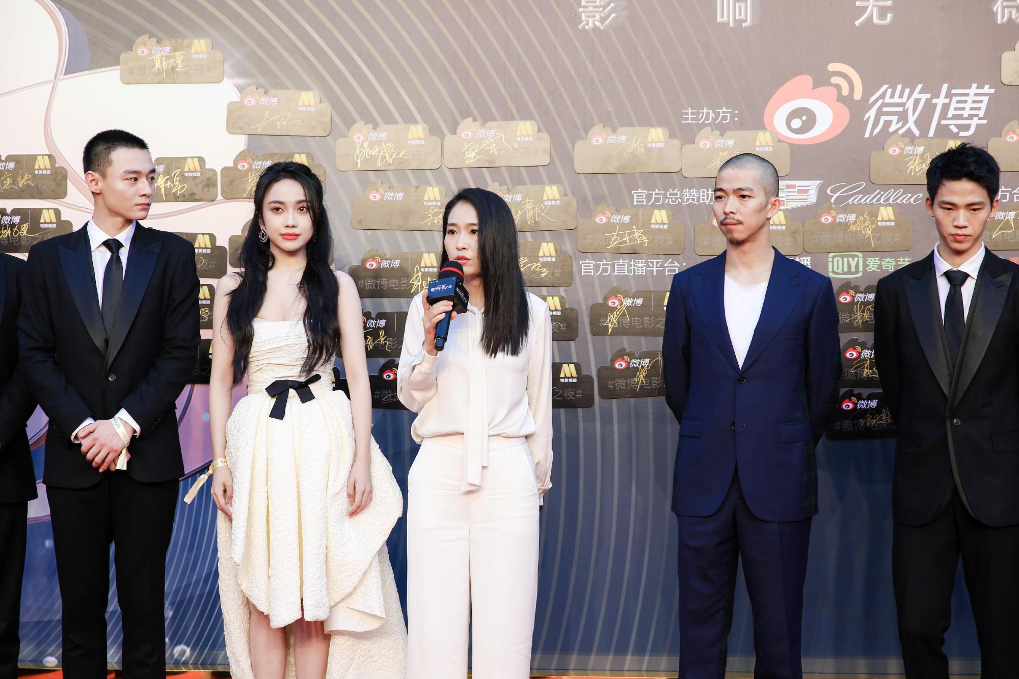 The newest girl Lin Boyang, who walked the red carpet with Zhang Yimou ...