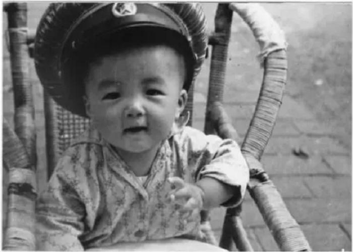 The romantic poet Gu Cheng, the three cohabited together and killed his ...