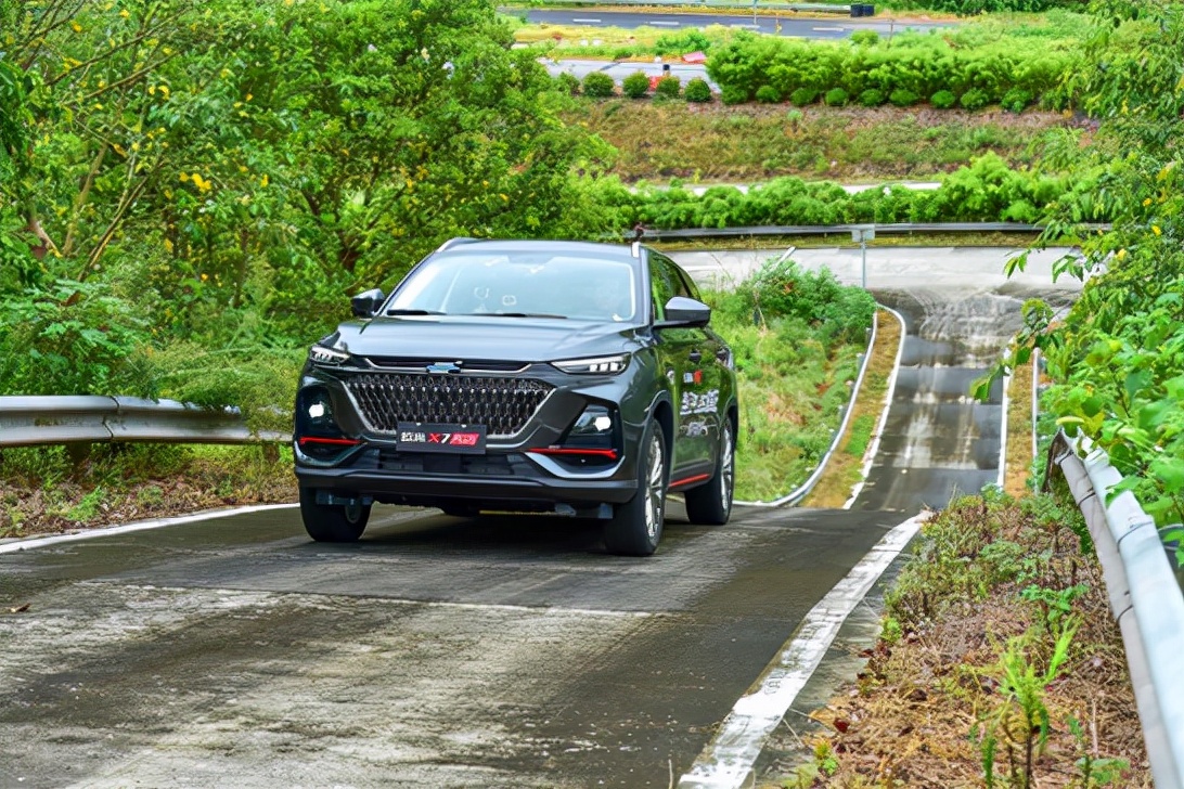 How big a slope can a car climb?Is Changan Auchan X7 PLUS challenging a ...