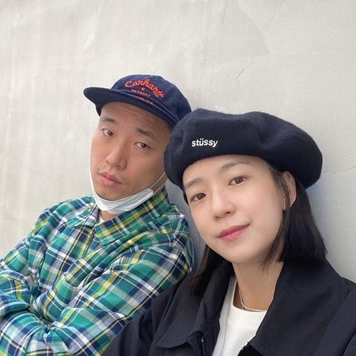 Gary and his amateur wife, who is 10 years old, drank coffee, causing ...