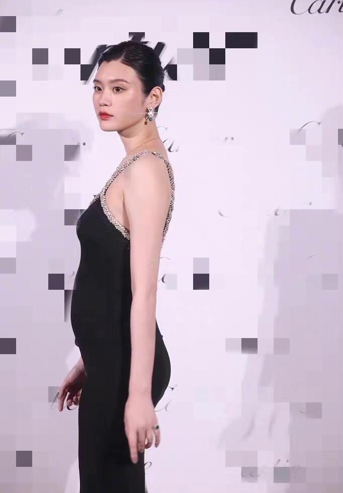 The gambling king's fourth Tai Liang Anqi attends the gathering of rich ...