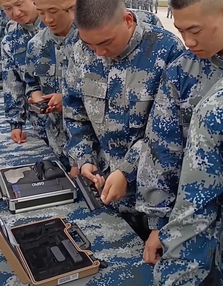 The PLA's new "small pistol", with 7 rounds of bullet capacity and ...