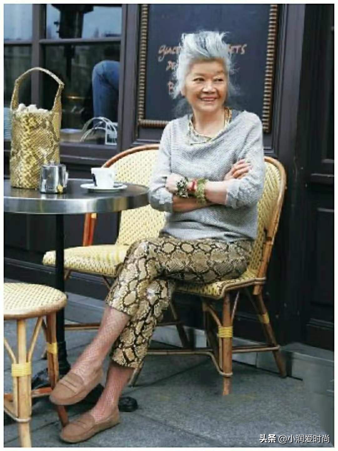 79-year-old grandma is so fashionable, she wears a printed skirt with ...