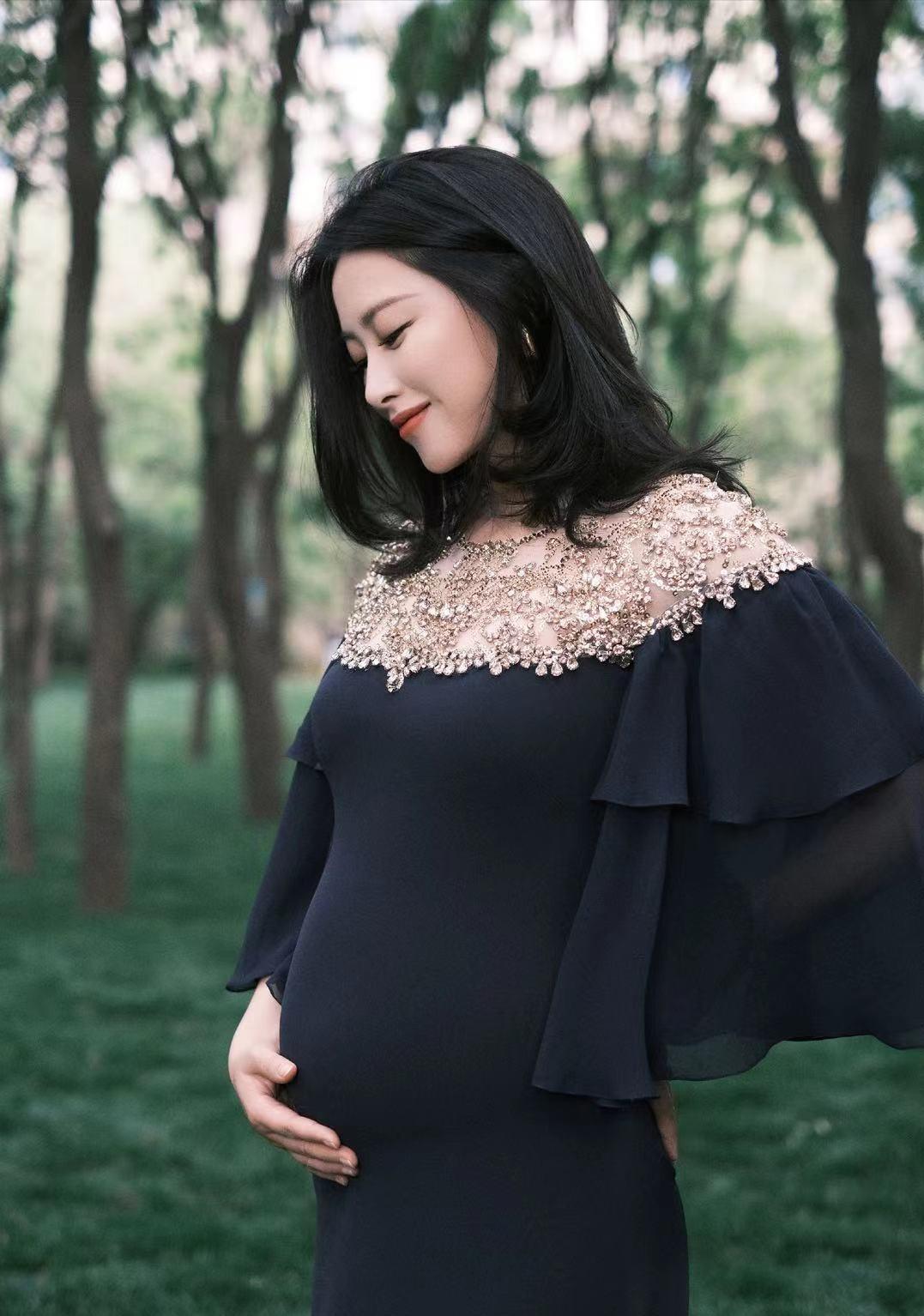 Zhu Zhu showed up for the first time after childbirth, with a good ...