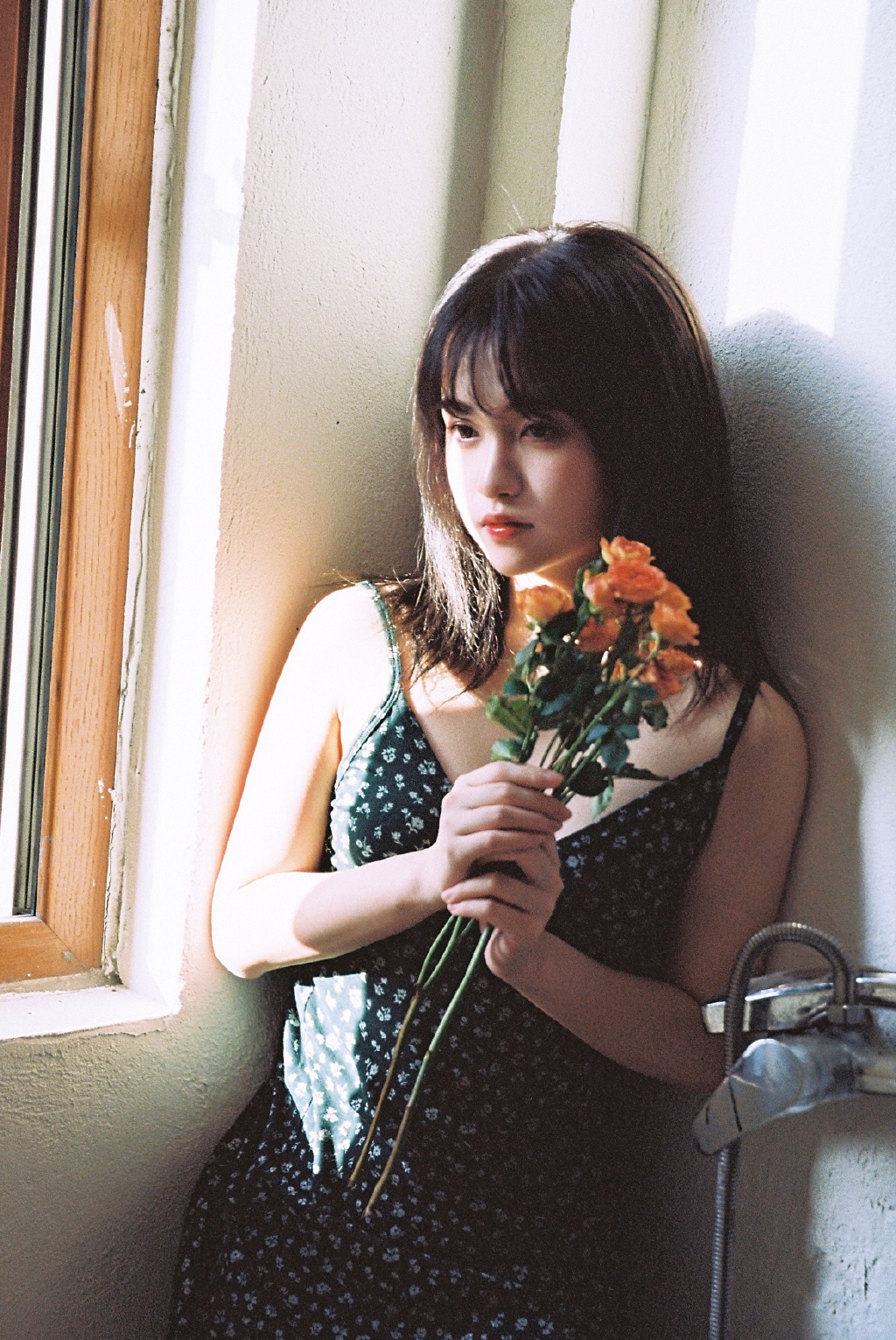 The vitality idol Ran Wei, handsome in men's clothing, and cute and sweet is his true face - iNEWS