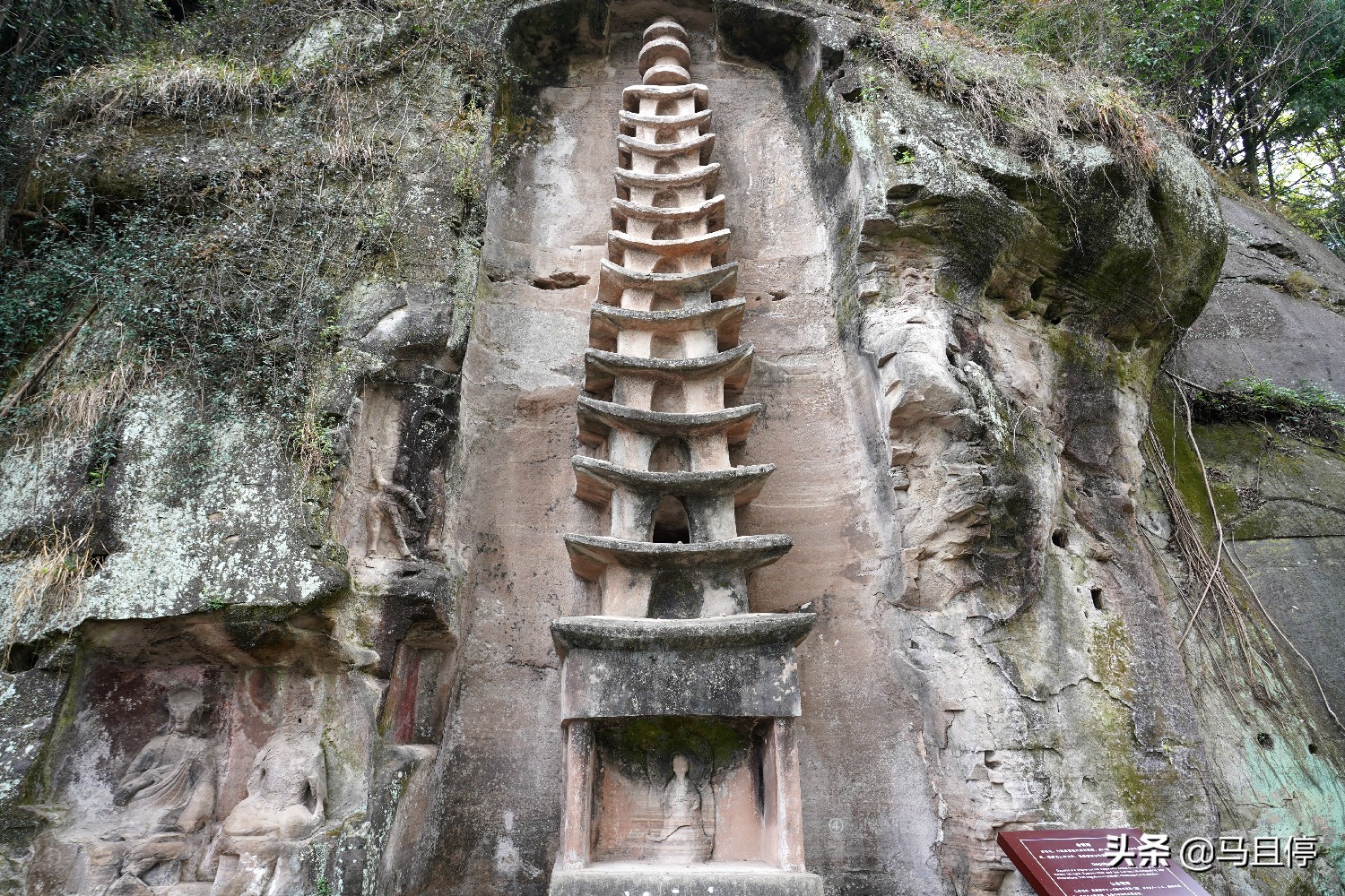 There are 200 grottoes in Anyue, Sichuan. This stone carving surprised ...