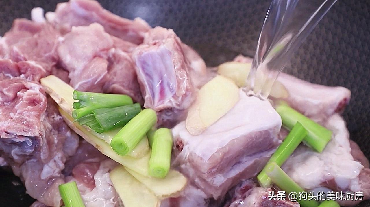 Stew lotus root soup, don't put it in the pot directly, teach you the ...