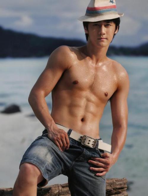 How dazzling the actor's abdominal muscles are. Seeing Wu Lei, netizens ...