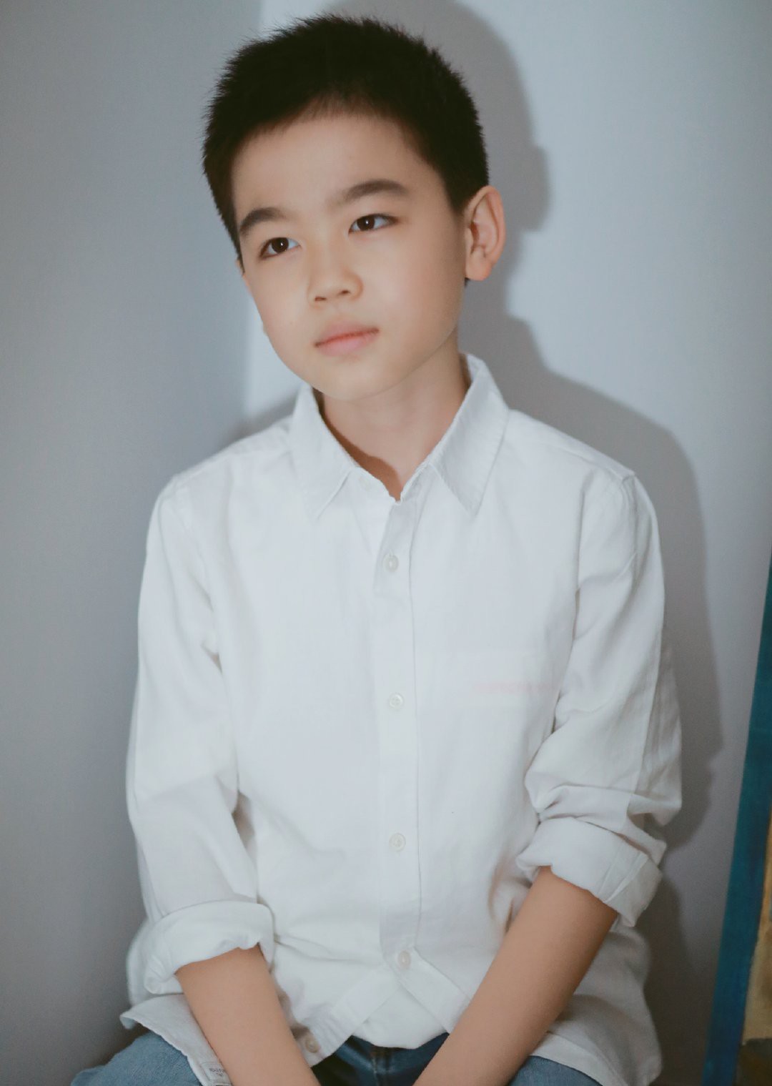 Han Haolin starred in Zhang Yimou's film "Above the Cliff", a true ...