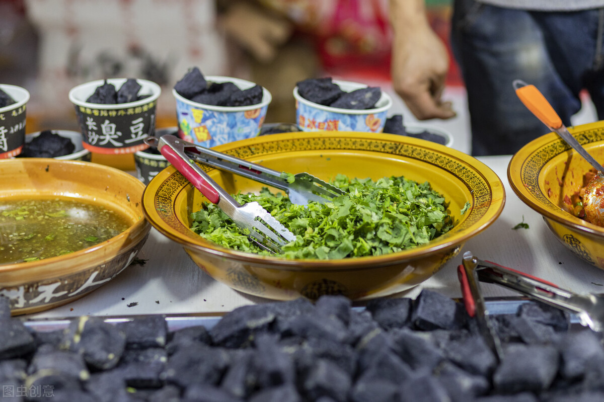 Family version of stinky tofu production process - iNEWS