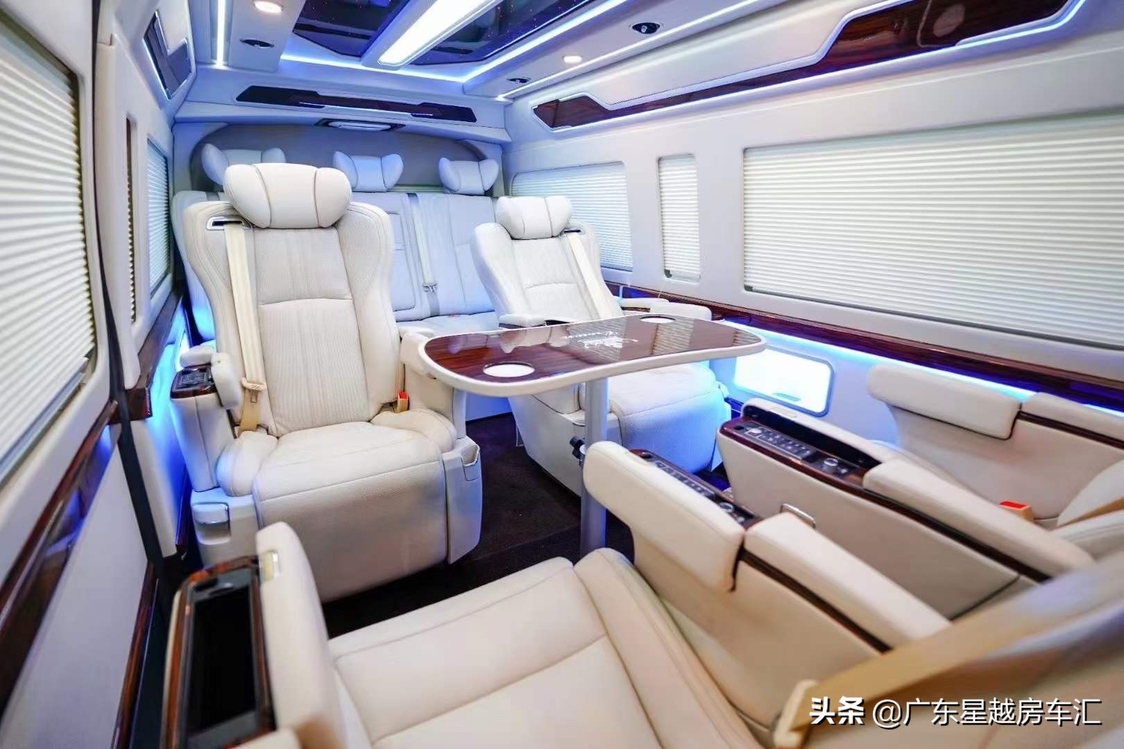 The 5.9-meter domineering body, 9-seat blue brand, imported Toyota ...