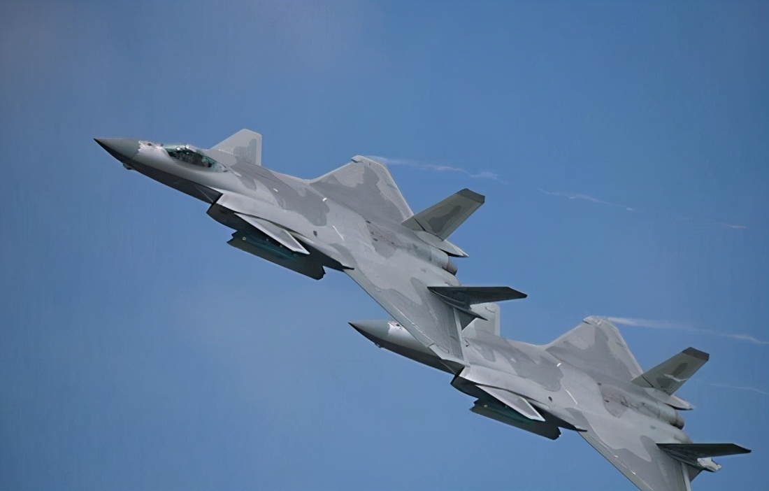 The PL15 air-to-air missile completely exploded AIM-120D, which is not ...