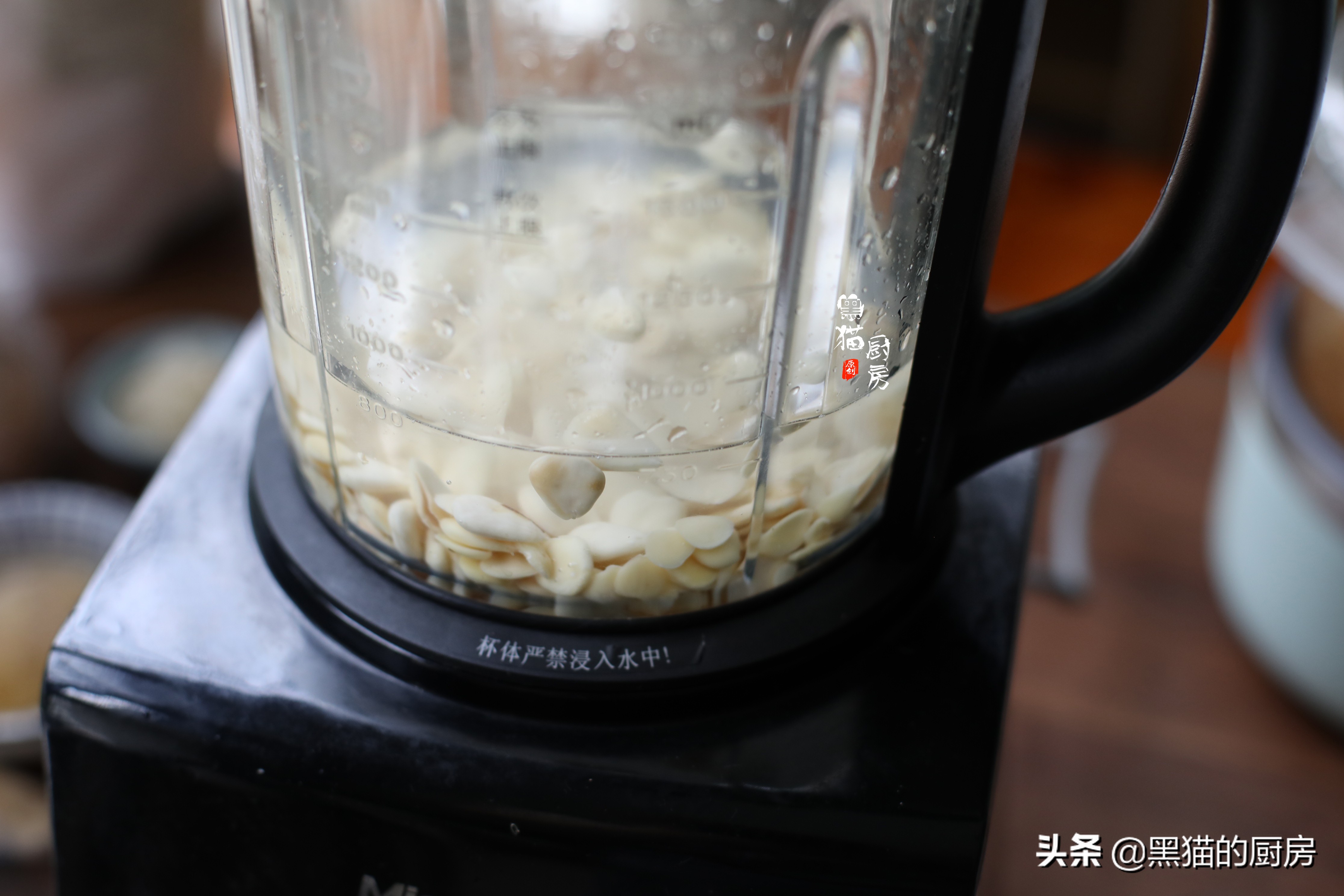 The almond dew that is moisturized and dry in autumn is easy to use ...