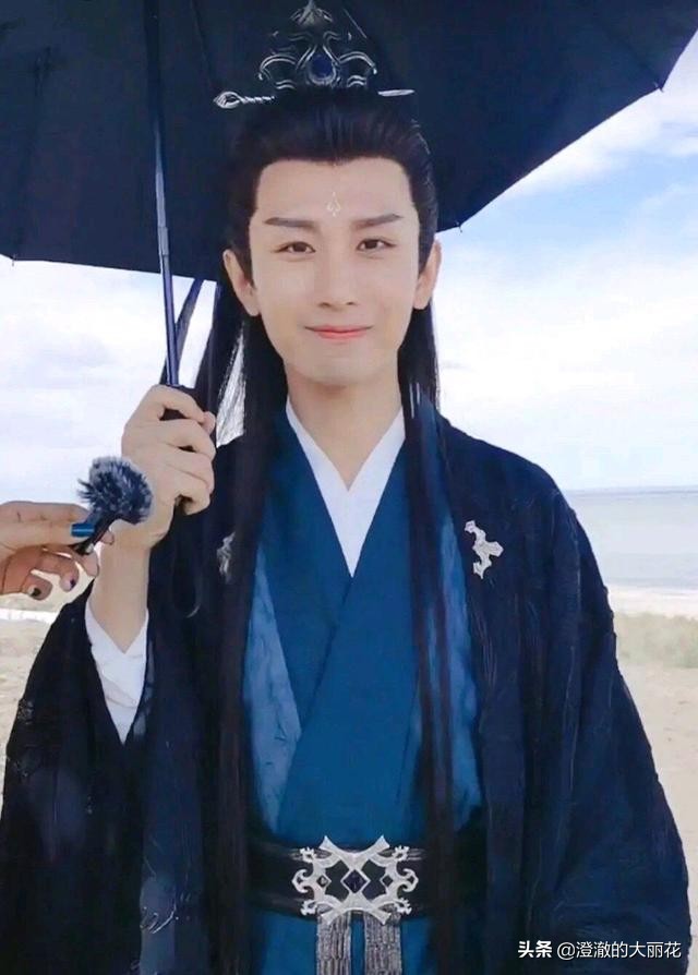 Cheng Yi dances on the set of Hengdian, but Yang Zi shoots on location ...