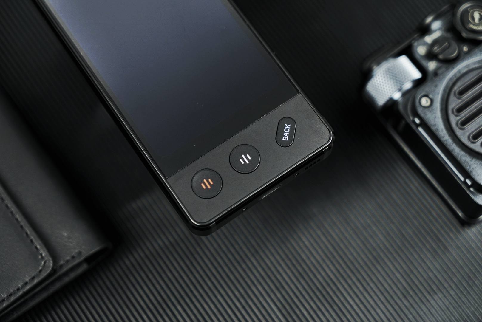 Communication knows no borders, iFLYTEK's dual-screen translator is ...