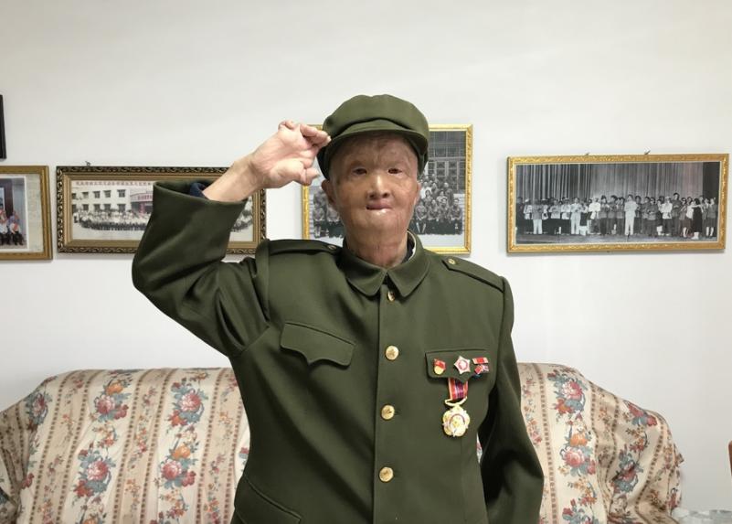 Tu Boyi: He was disfigured by a gasoline bomb at the age of 20. Premier Zhou asked to take care ...