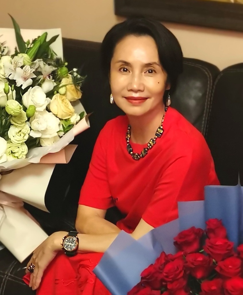 News anchor Xu Li retired and waved goodbye twice during the last live ...