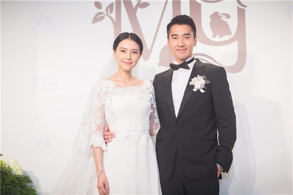 Zhao Youting explores Gao Yuanyuan, the husband and wife hold hands ...