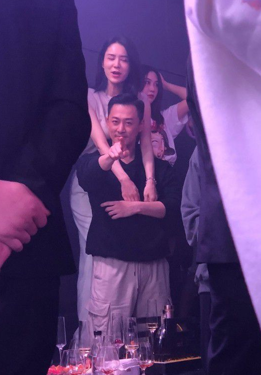 Lin Feng appeared in Li Chen bar! To support the brothers' sideline ...