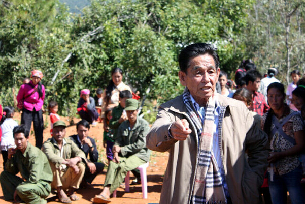 Peng Jiasheng, the hero of the Golden Triangle, raised his gun at the ...