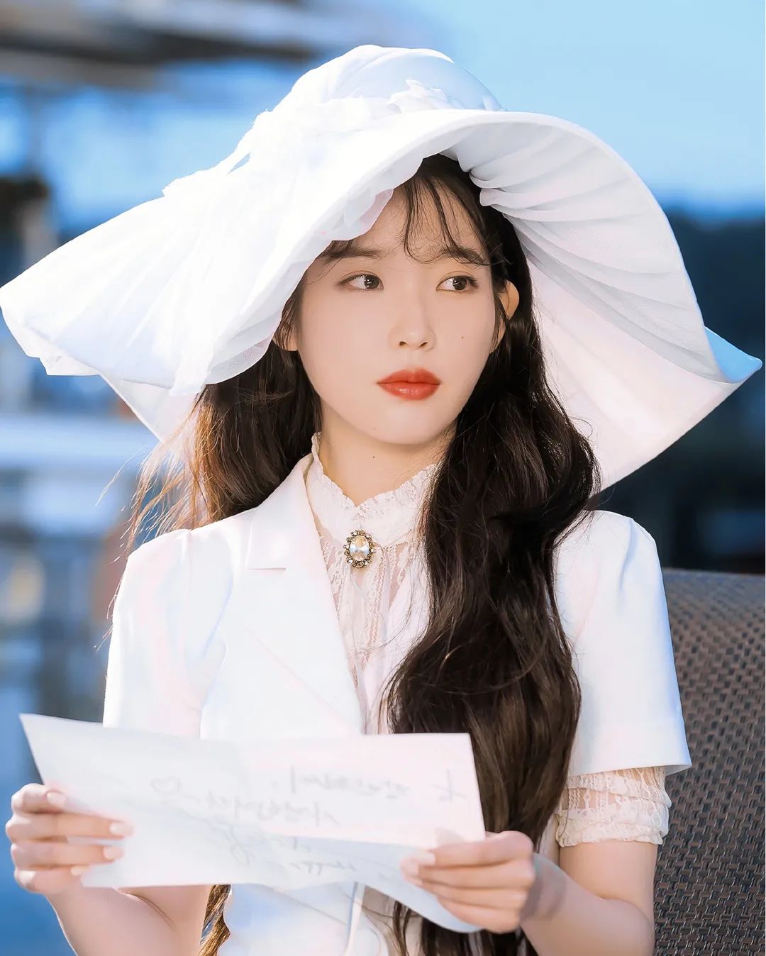 Really small people become beautiful role models, just look at IU - iNEWS