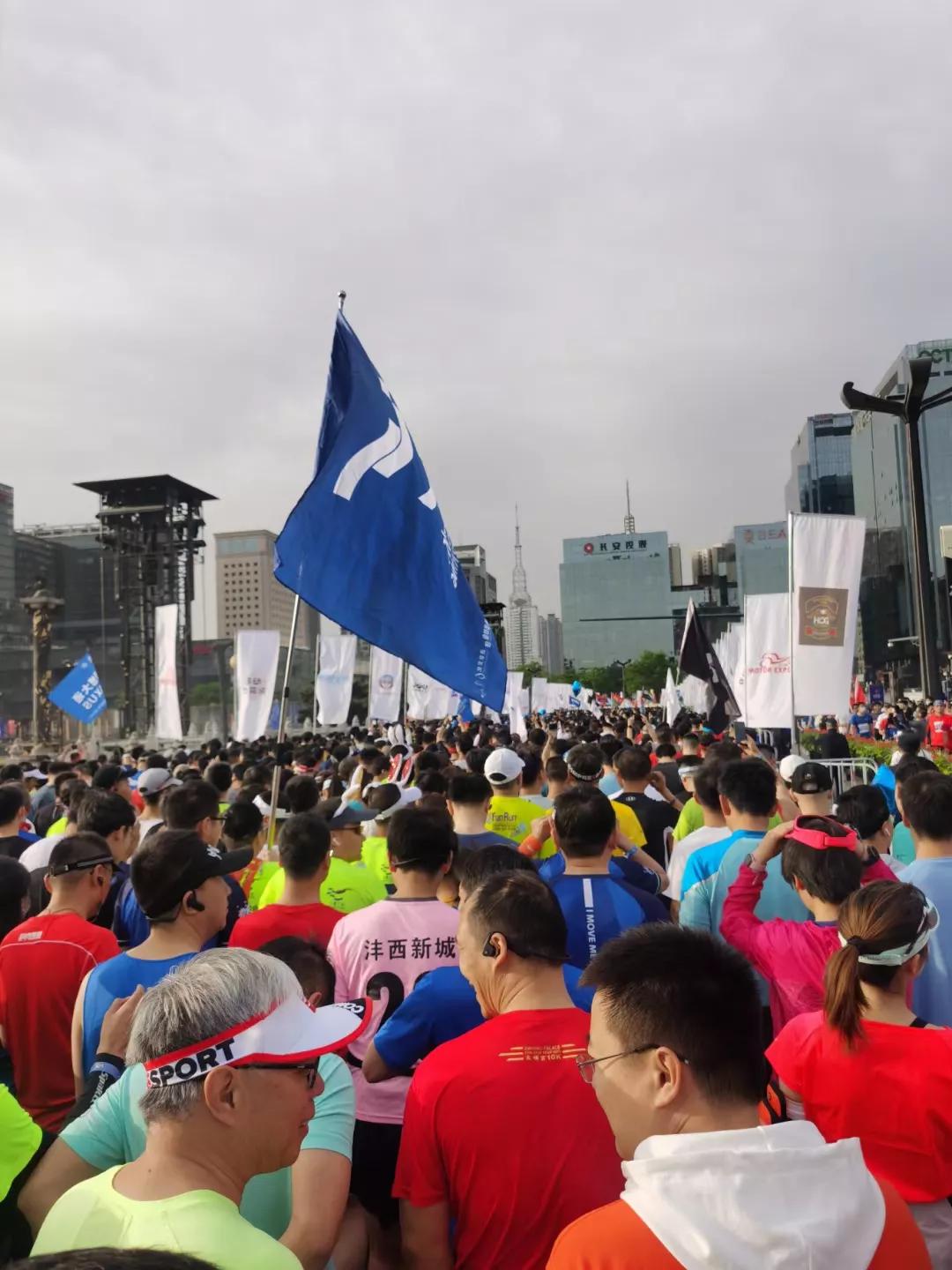 Xi'an beauty Li Jing Yang Mingqiong participated in today's marathon ...
