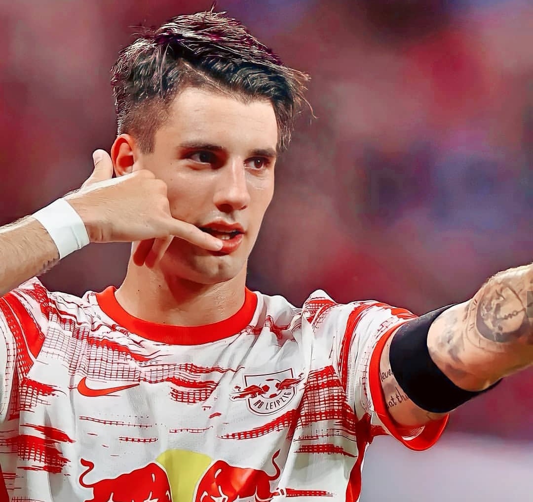 Bundesliga 4-0!Cristiano Ronaldo passes the shot, the 20-year-old ...