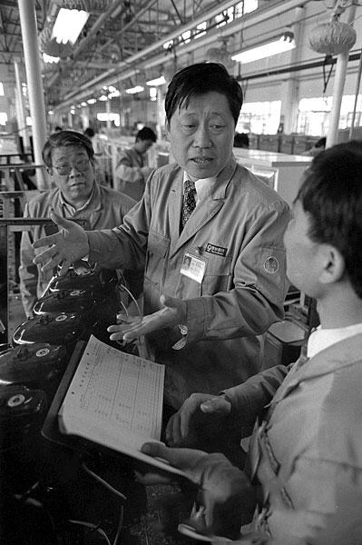 Zhang Ruimin: A sledgehammer smashed 76 refrigerators, making Haier ...