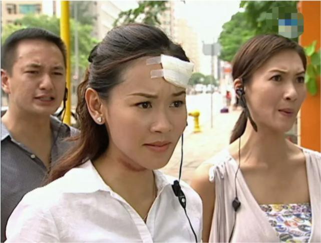 She is the former star of TVB, Charmaine Sheh, Guo Xianni also matched her, 43-year-old hand ...