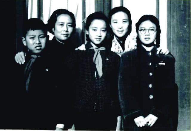 Lu Cui, a female student of Tsinghua University!129 campaign promoter ...