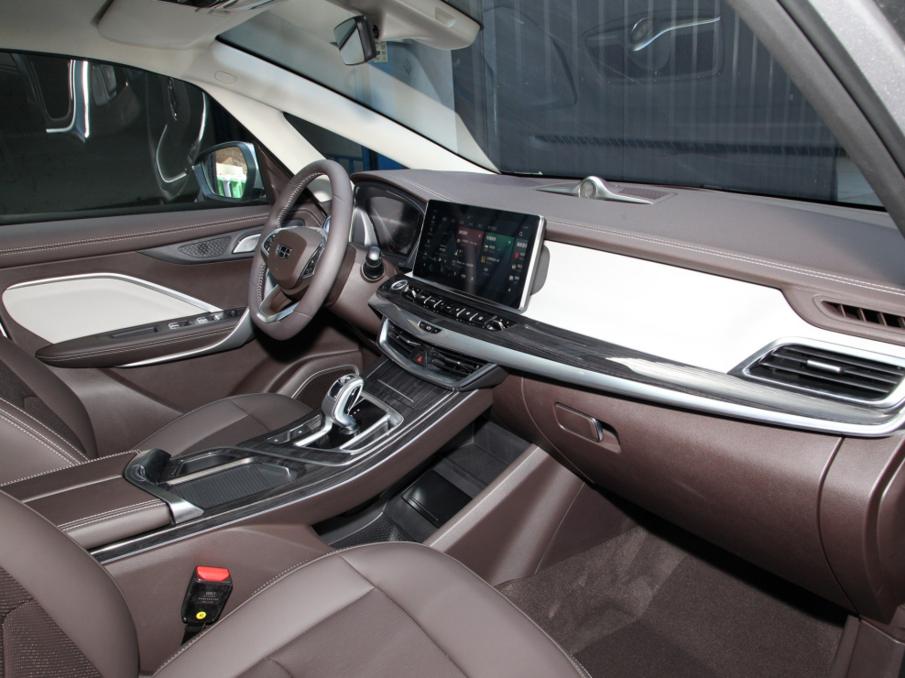 Family travel and it is very practical to experience the 6-seat layout ...