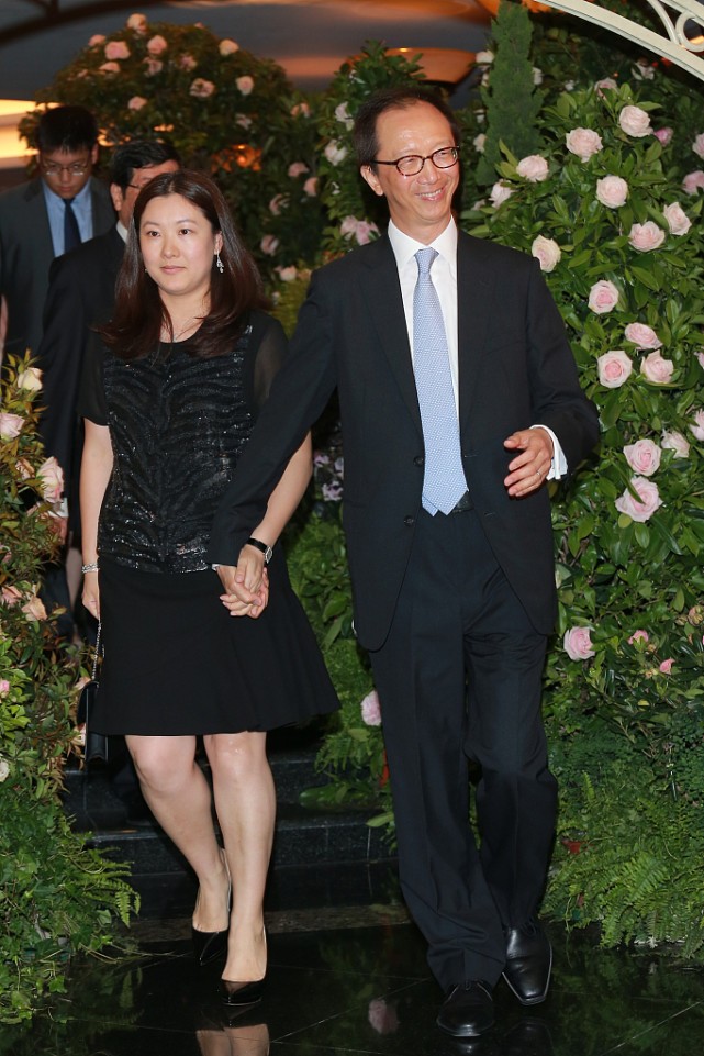 Fu Mingxia and her 27-year-old rich husband look very good. They wear ...