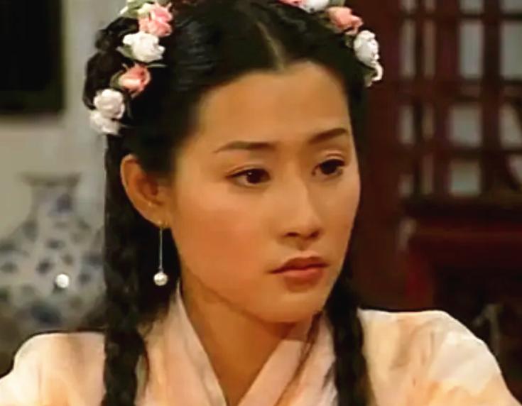 "Murong Jiu" Hou Bingying rarely shows up, has a good spirit of anti ...