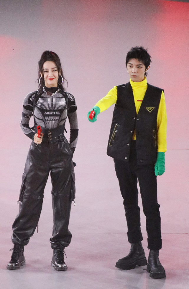 Di Li's hotbat is too good, wearing such a handsome costume, look very ...