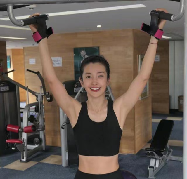 Li Bingbing's sports photos are very beautiful and lovable, and praised ...