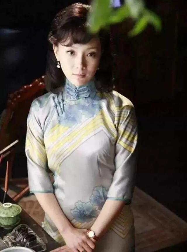 The best-looking female celebrities who wear cheongsam in the ...