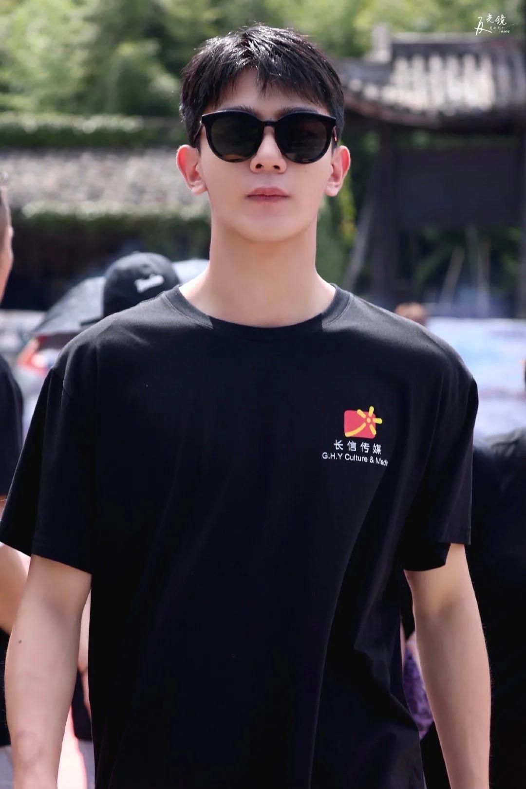 Wang Yibo picks up the Qing Palace Opera?Ouyang Nana is not easy to roll over?The reason for the ...