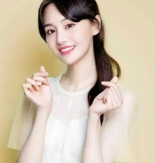 Zheng Shuang's "Universal Characters" became a negative textbook, and ...
