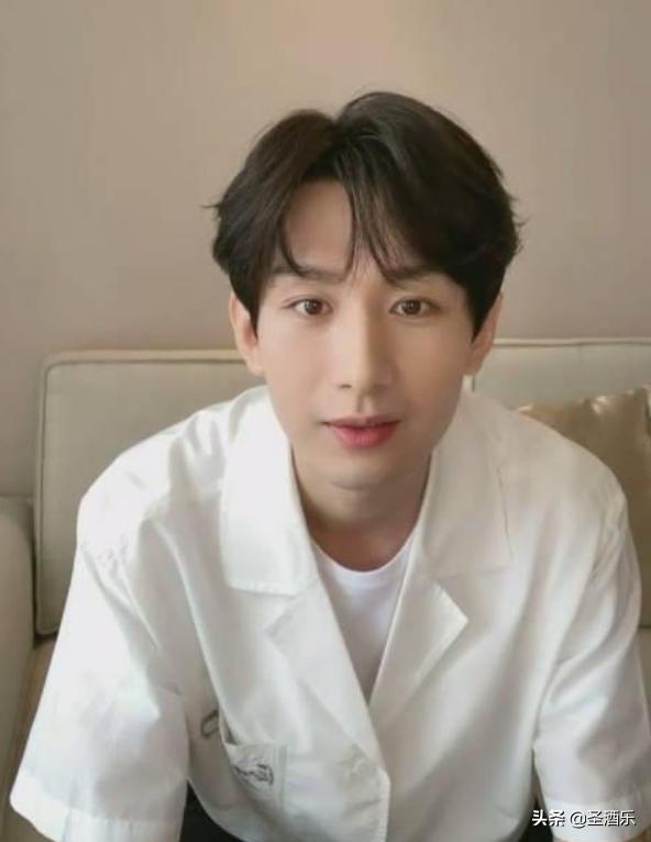 Cheng Yi's live broadcast of the live picture is much more refined ...