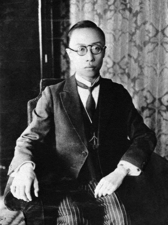 The last emperor Puyi was captured by the Soviet Union, and the jewelry ...